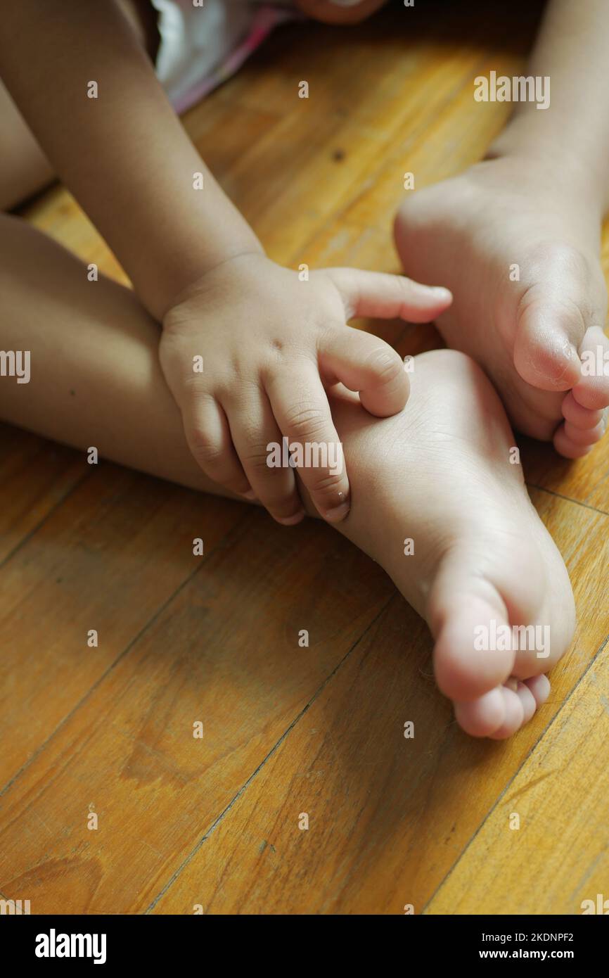 child girl suffering from itching skin, close up Stock Photo - Alamy