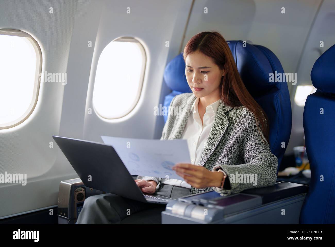 portrait of A successful asian business woman or female entrepreneur in ...