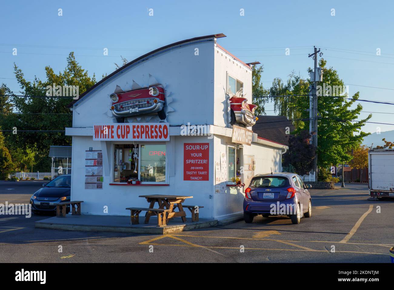 Drive through coffee shop with 1950s motif. Sequim, Washington Stock ...