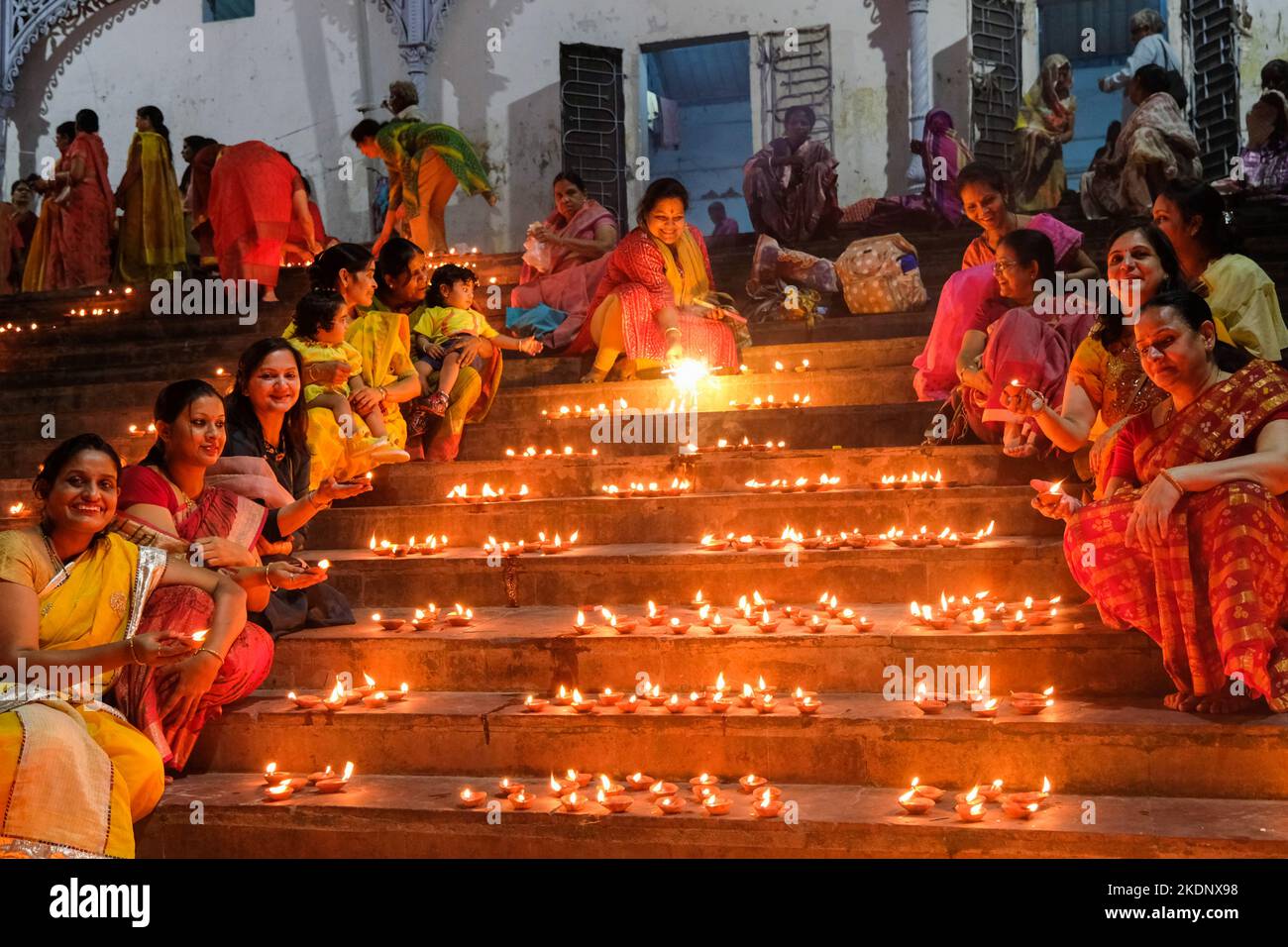 Kolkata, India. 07th Nov, 2022. Female devotees perform rituals during ...