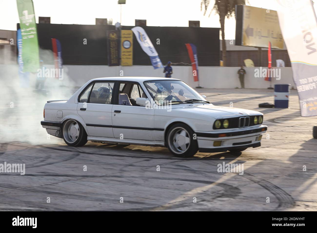 Racing cars receive hi-res stock photography and images - Alamy