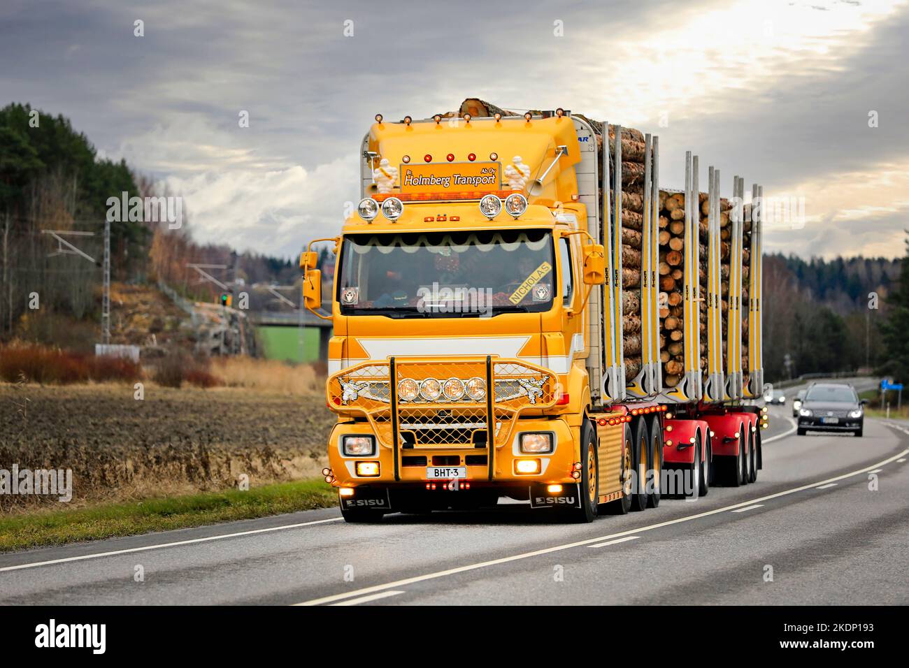 Beautifully customised yellow Sisu logging truck Br Holmberg Transport ...