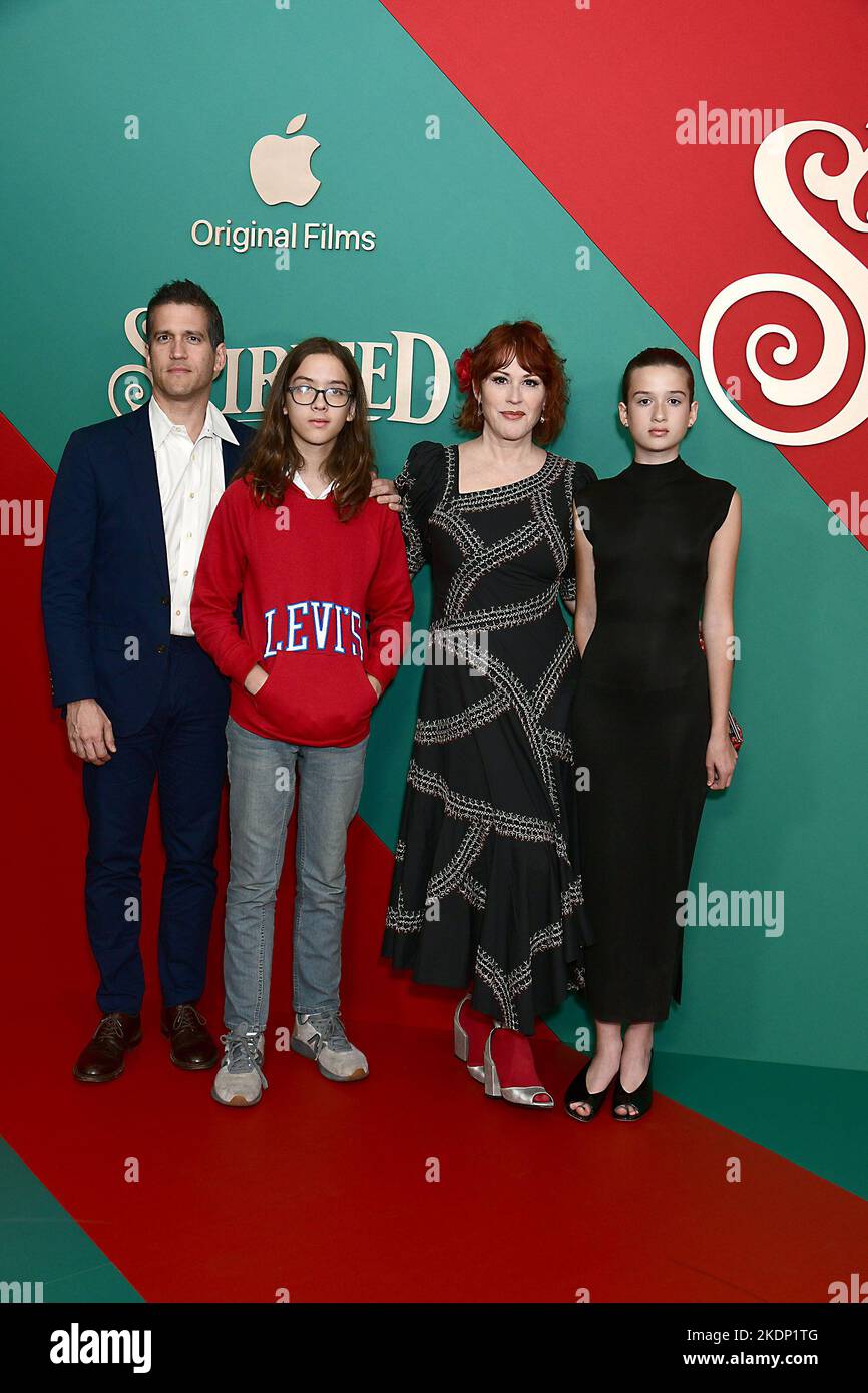 New York, New York, USA. 07/11/2022, Molly Ringwald and family attend ...