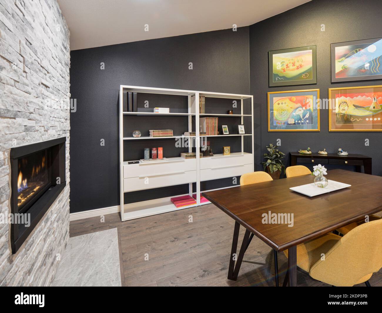 Modern residential dining room interior Stock Photo - Alamy