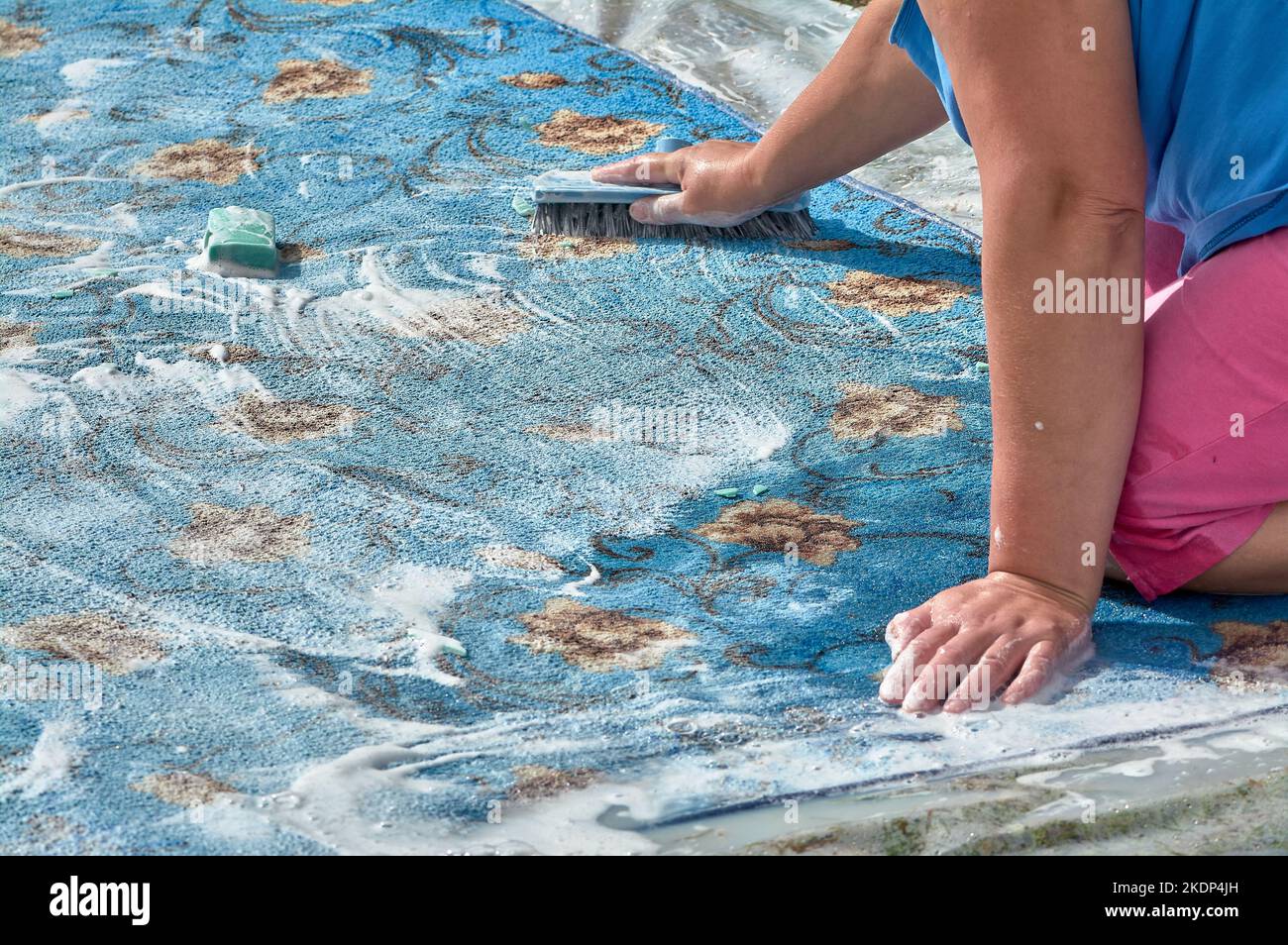 soaping the carpet, washing the carpet on the street Stock Photo - Alamy