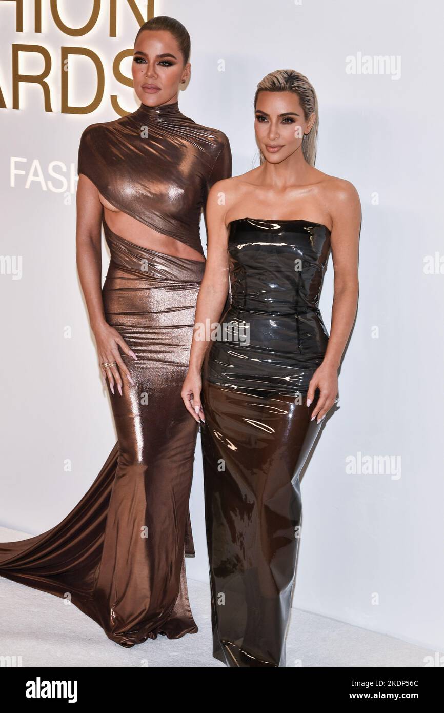 Cipriani in New York, NY, Nov. 7, 2022. Khloe Kardashian and Kim Kardashian walking on the red ...