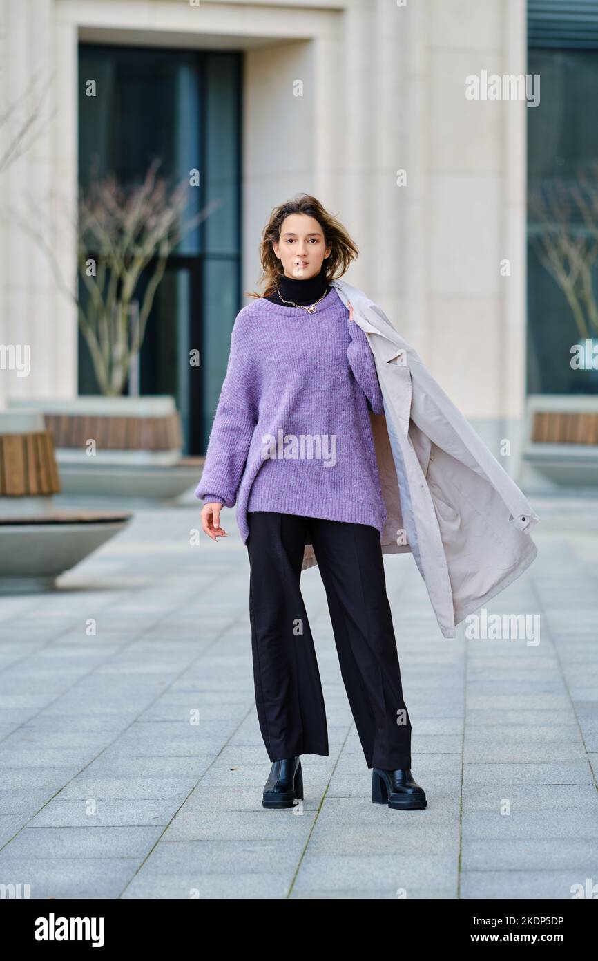 Young woman in casual clothes posing on the street Stock Photo - Alamy