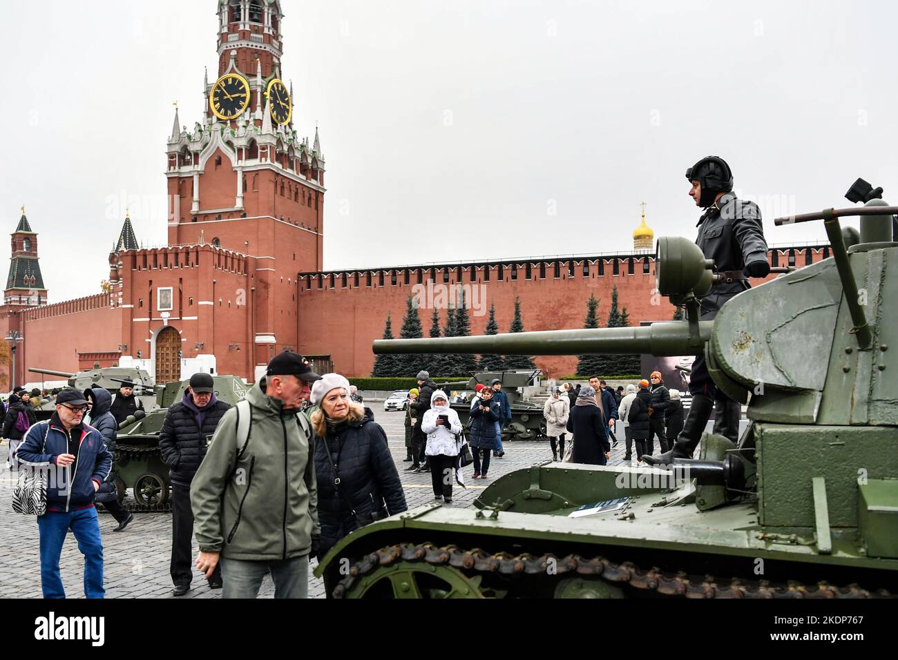 Moscow, Russia. 7th Nov, 2022. People visit an outdoor exhibition ...