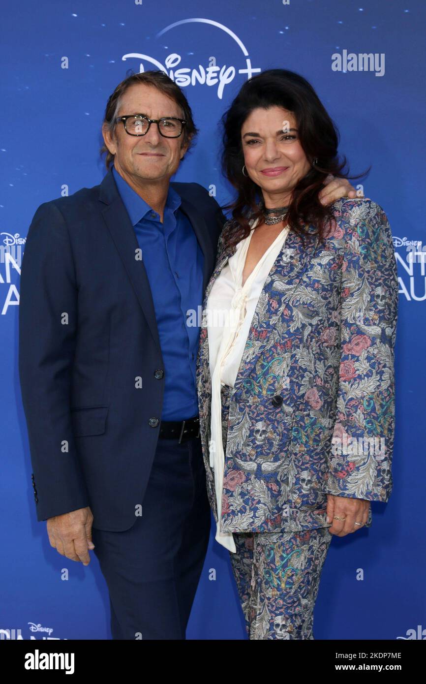 Burbank, CA. 6th Nov, 2022. Matt Adler, Laura San Giacomo at arrivals ...