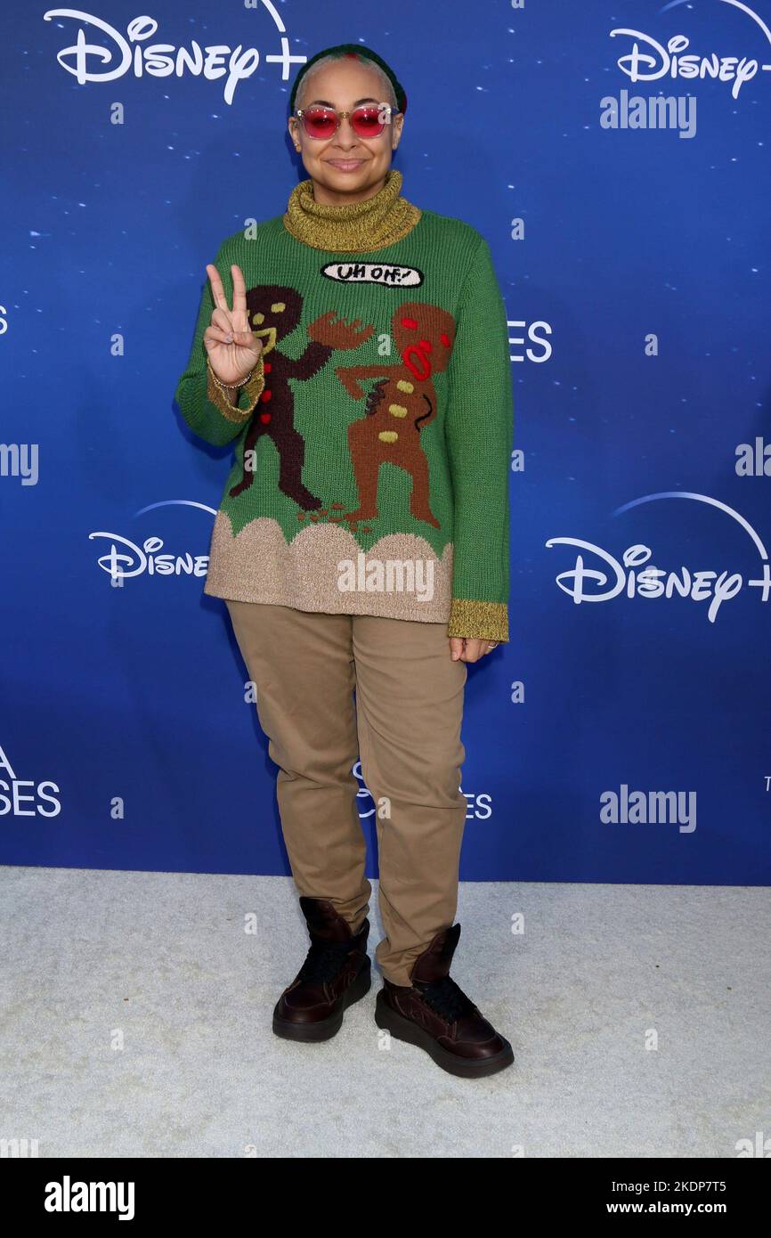 Burbank, CA. 6th Nov, 2022. Raven-Symone at arrivals for THE SANTA ...