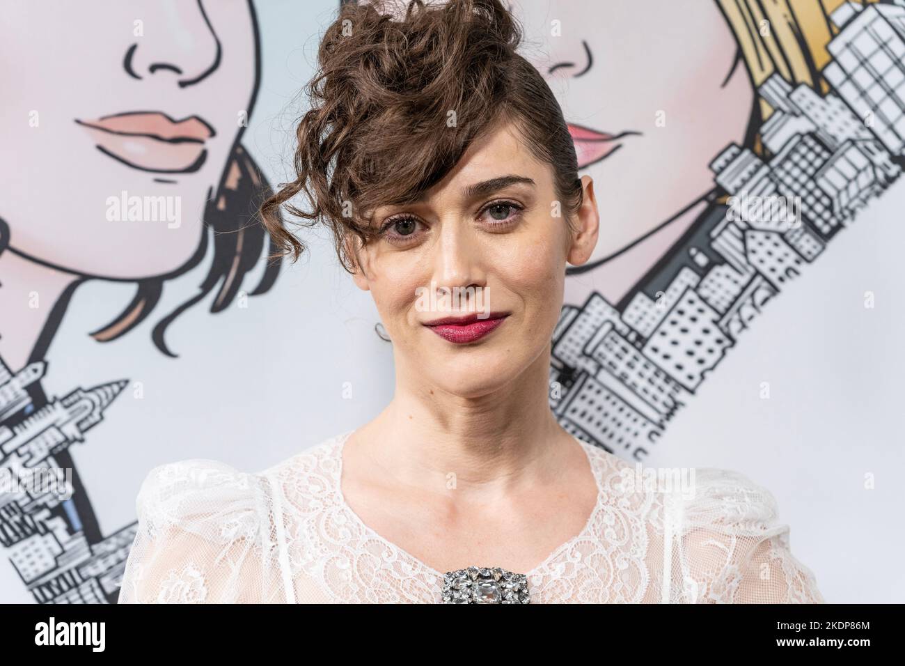 Lizzy Caplan 2022