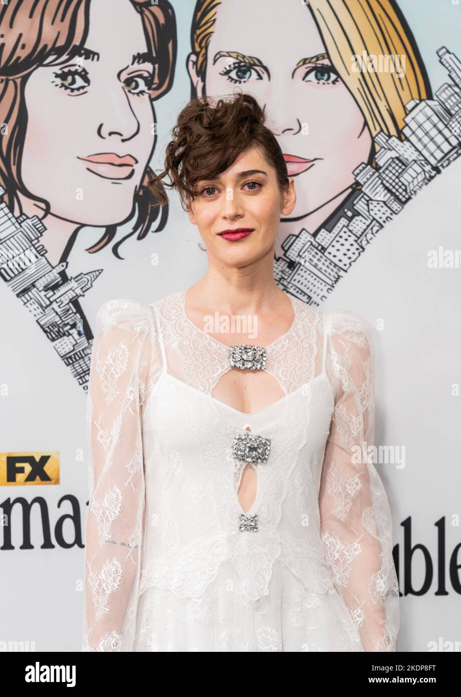 Lizzy Caplan Hair 2022