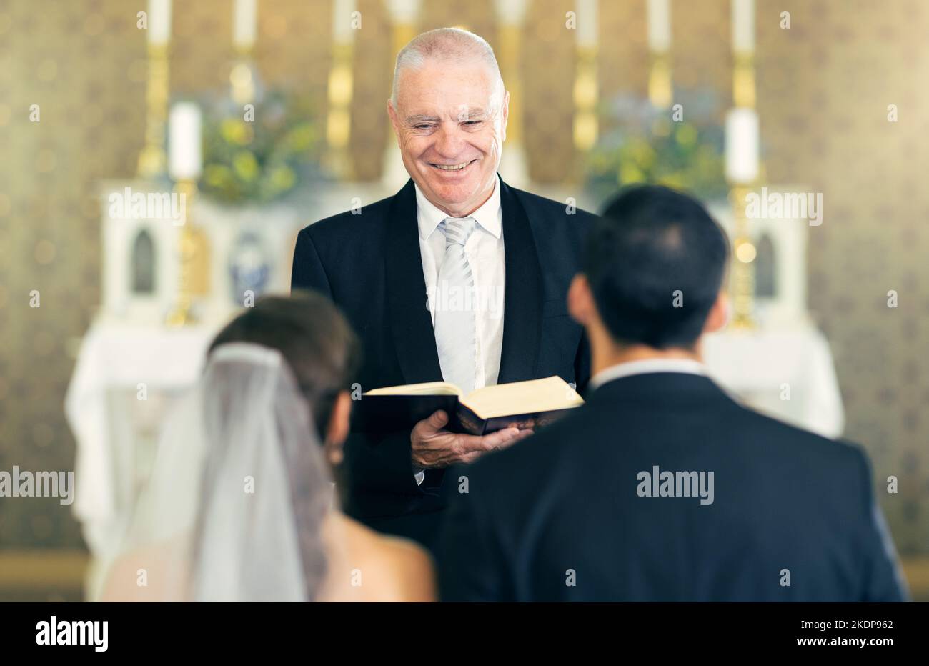 Church bible reading pastor hi-res stock photography and images - Alamy