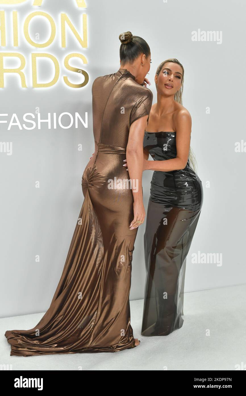 Khloe Kardashian And Kim Kardashian Attend The Cfda Fashion Awards At