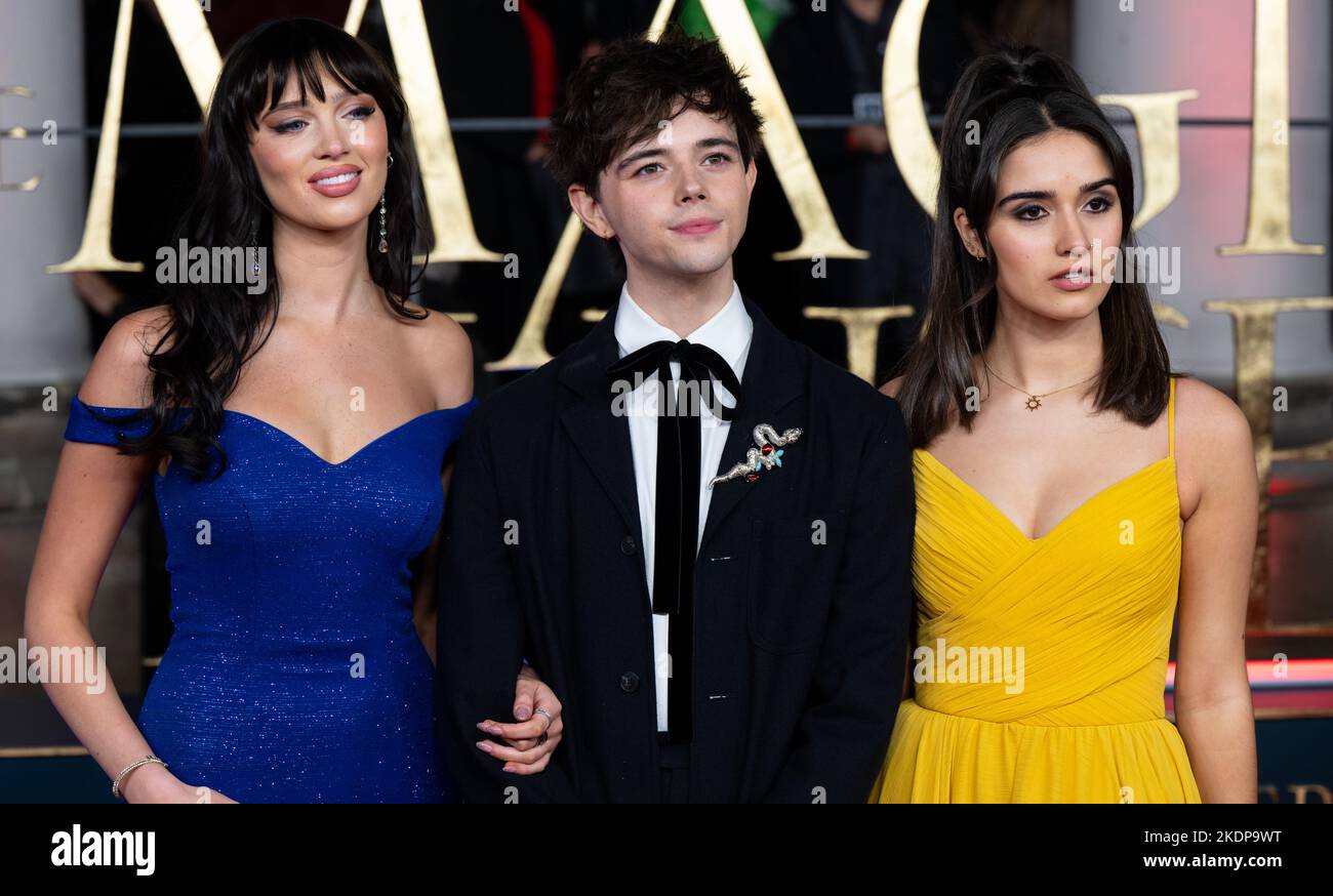 Munich, Germany. 07th Nov, 2022. Actors Niamh McCormack (l-r), Jack ...