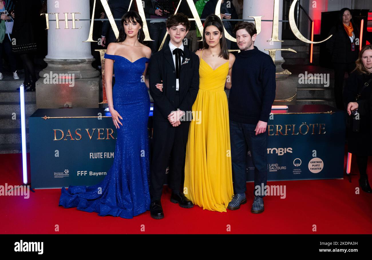 Munich, Germany. 07th Nov, 2022. Actors Niamh McCormack (l-r), Jack ...