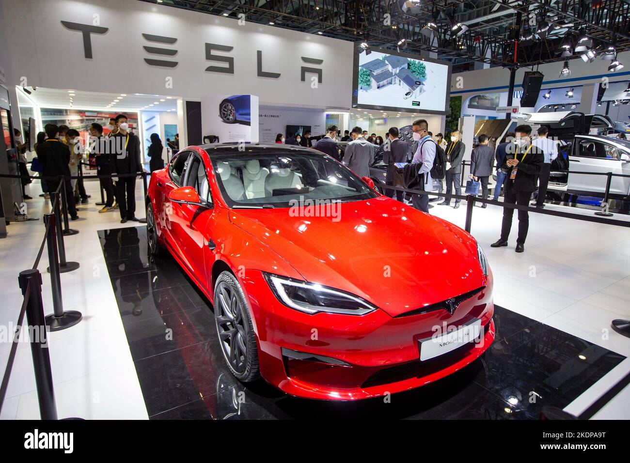 SHANGHAI, CHINA - NOVEMBER 7, 2022 - Visitors learn about a Tesla model ...
