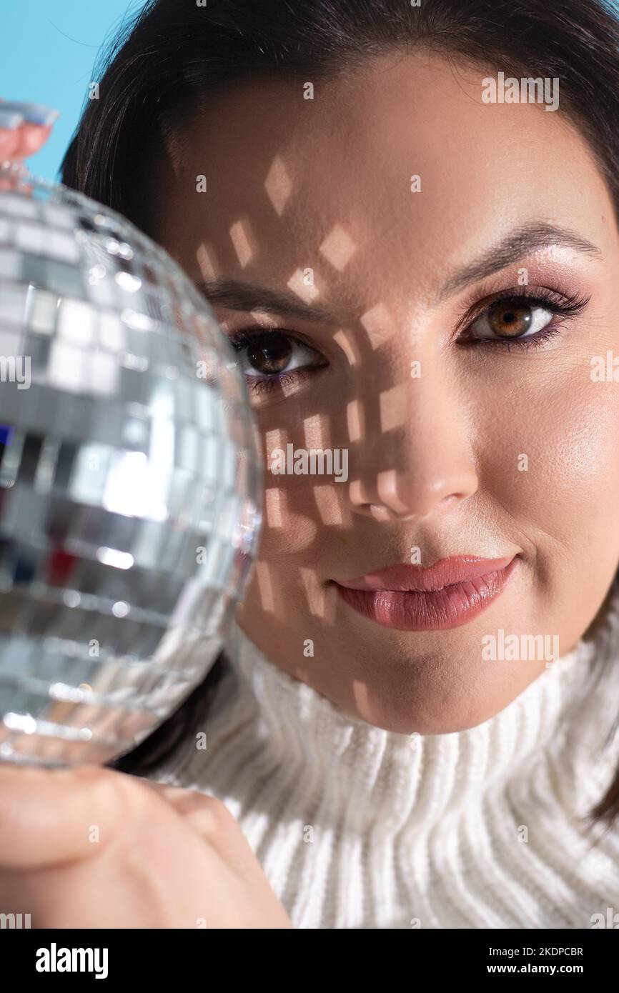Beautiful adult woman with perfect makeup hold in hand glowing disco ...