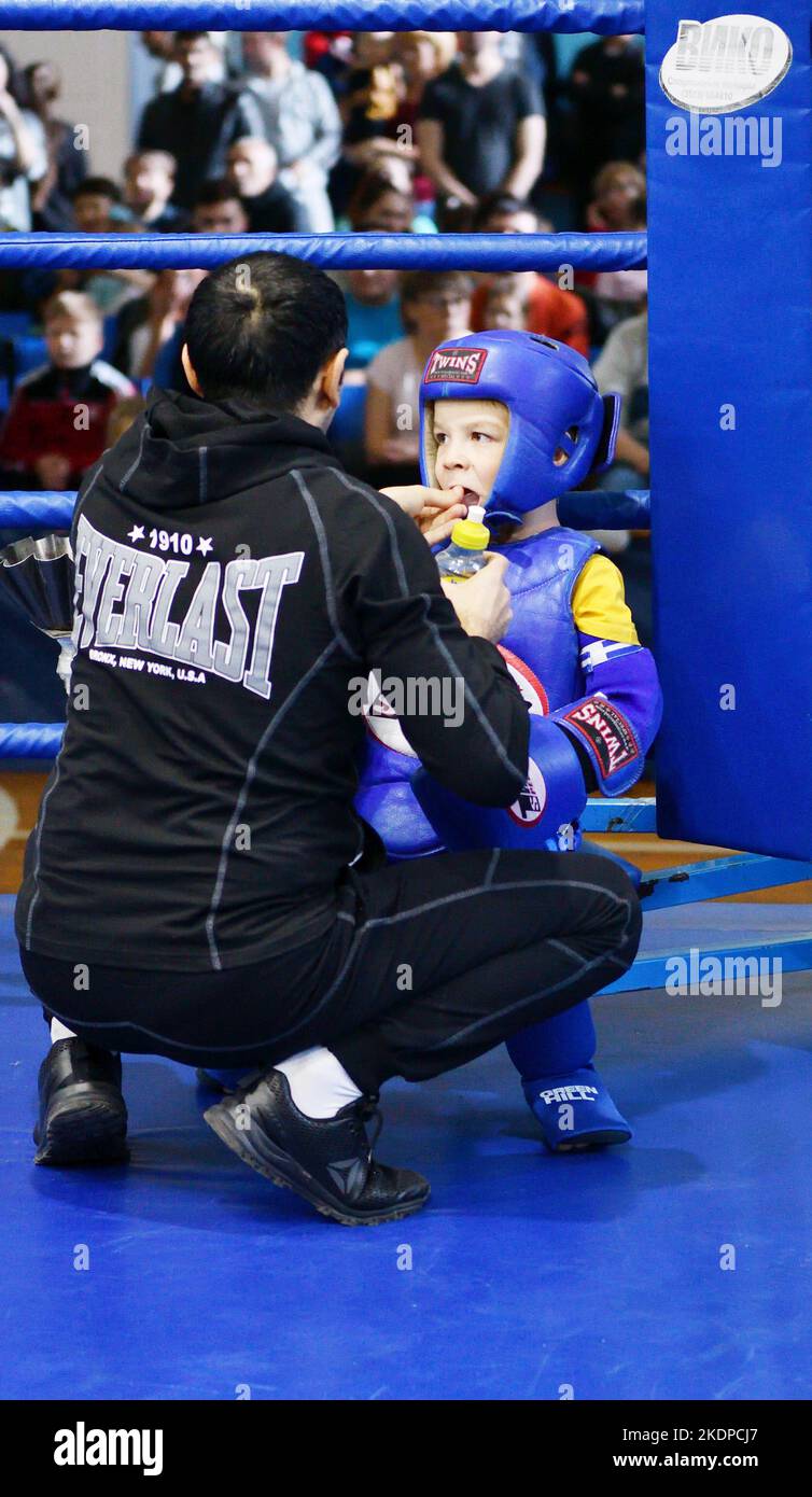Two boys boxing in ring hi-res stock photography and images - Alamy