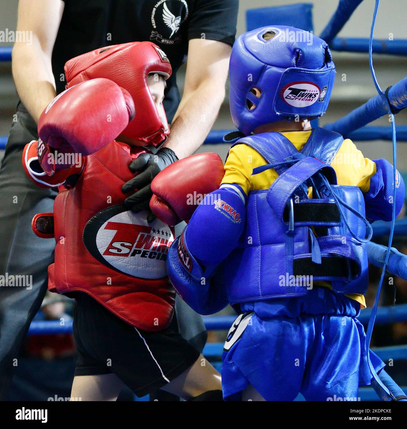 Two boys boxing in ring hi-res stock photography and images - Alamy