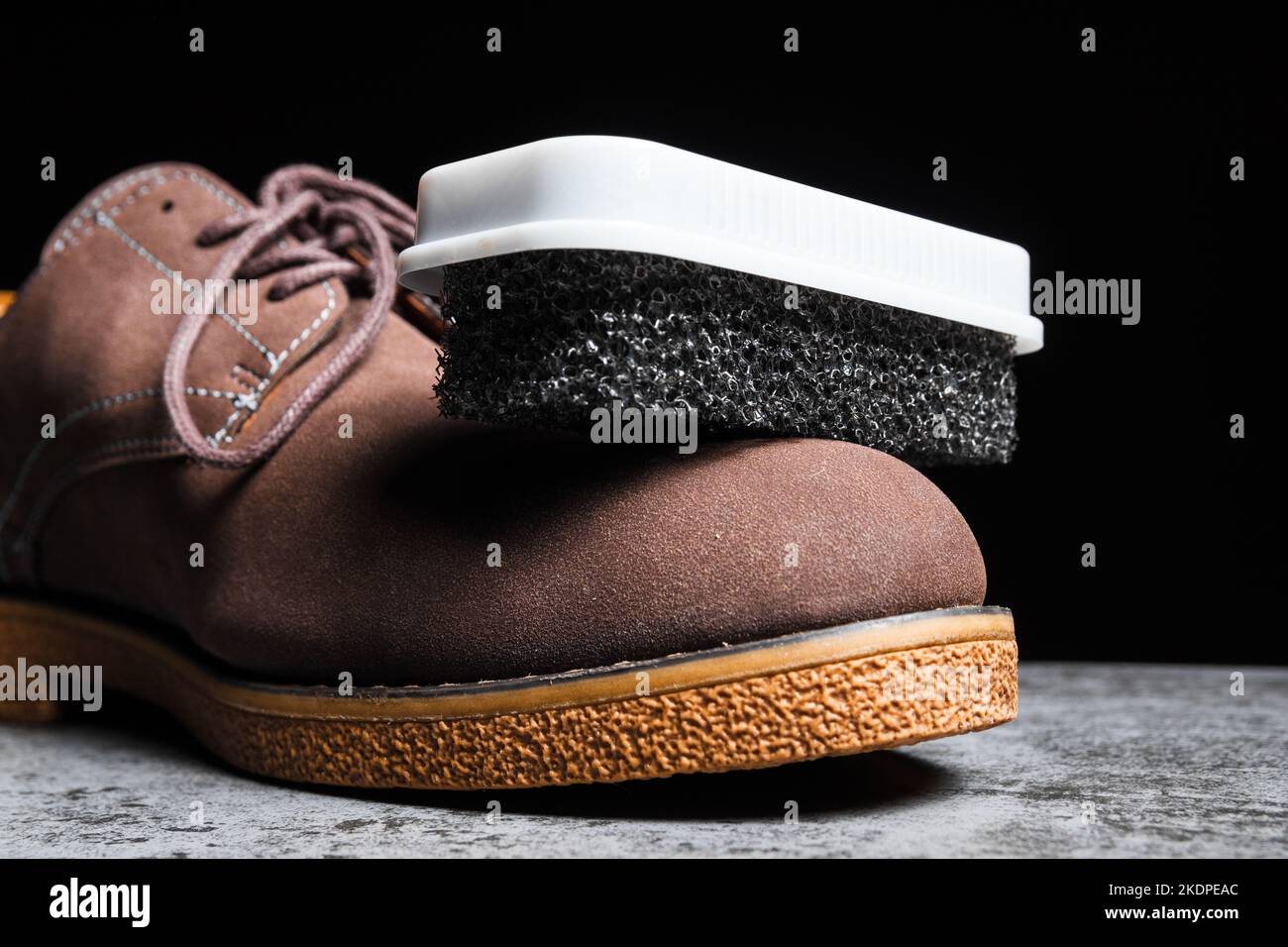 Foam rubber sponge for shoes on the toe of a brown shoe Stock Photo - Alamy
