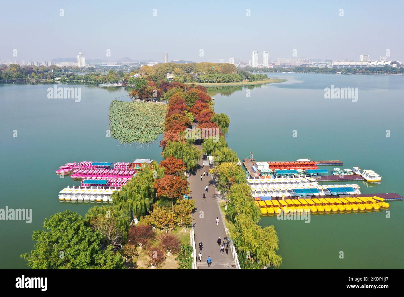 Aerial photos show late autumn views of Xuanwu Lake on the "Winter ...