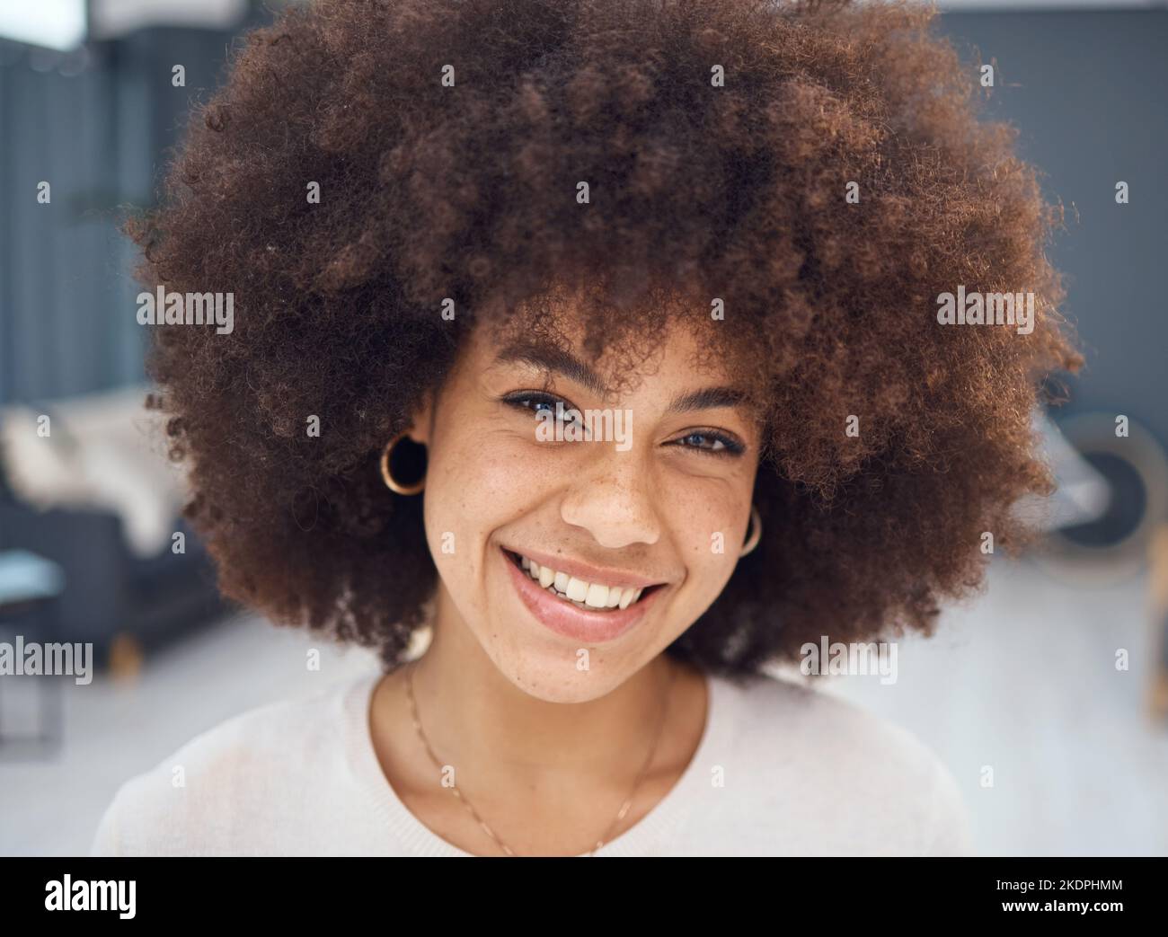 African salon hi-res stock photography and images - Alamy