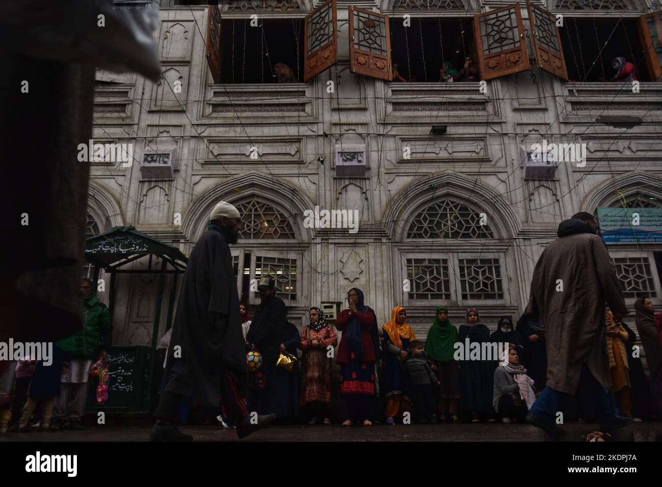 Srinagar, India. 07th Nov, 2022. Kashmiri Muslim women devotees pray ...