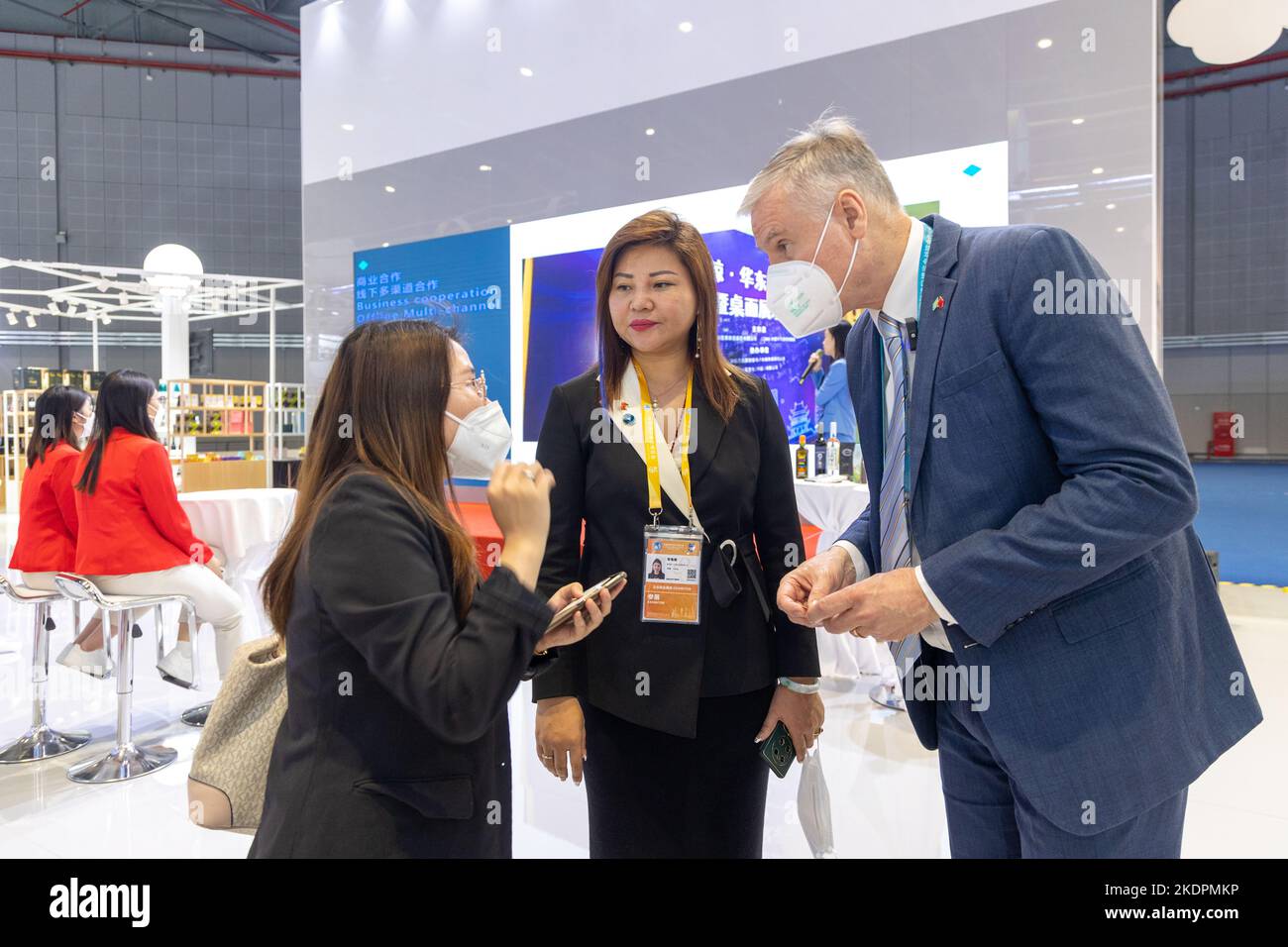 Enterprises promote products and sign purchase orders in the 2022 China ...