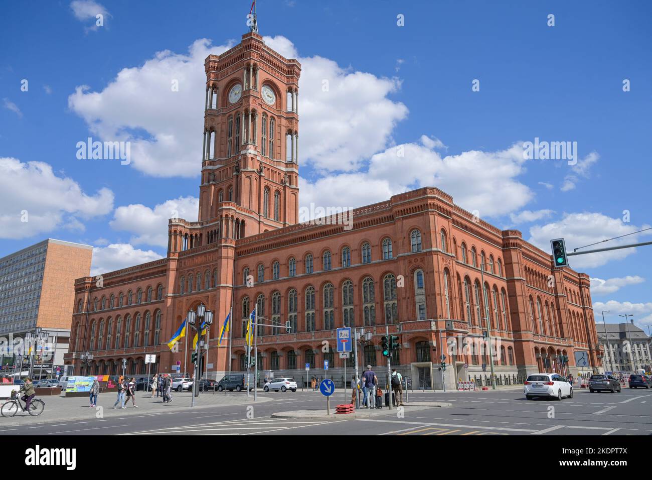 Rote rathaus turm hi-res stock photography and images - Alamy