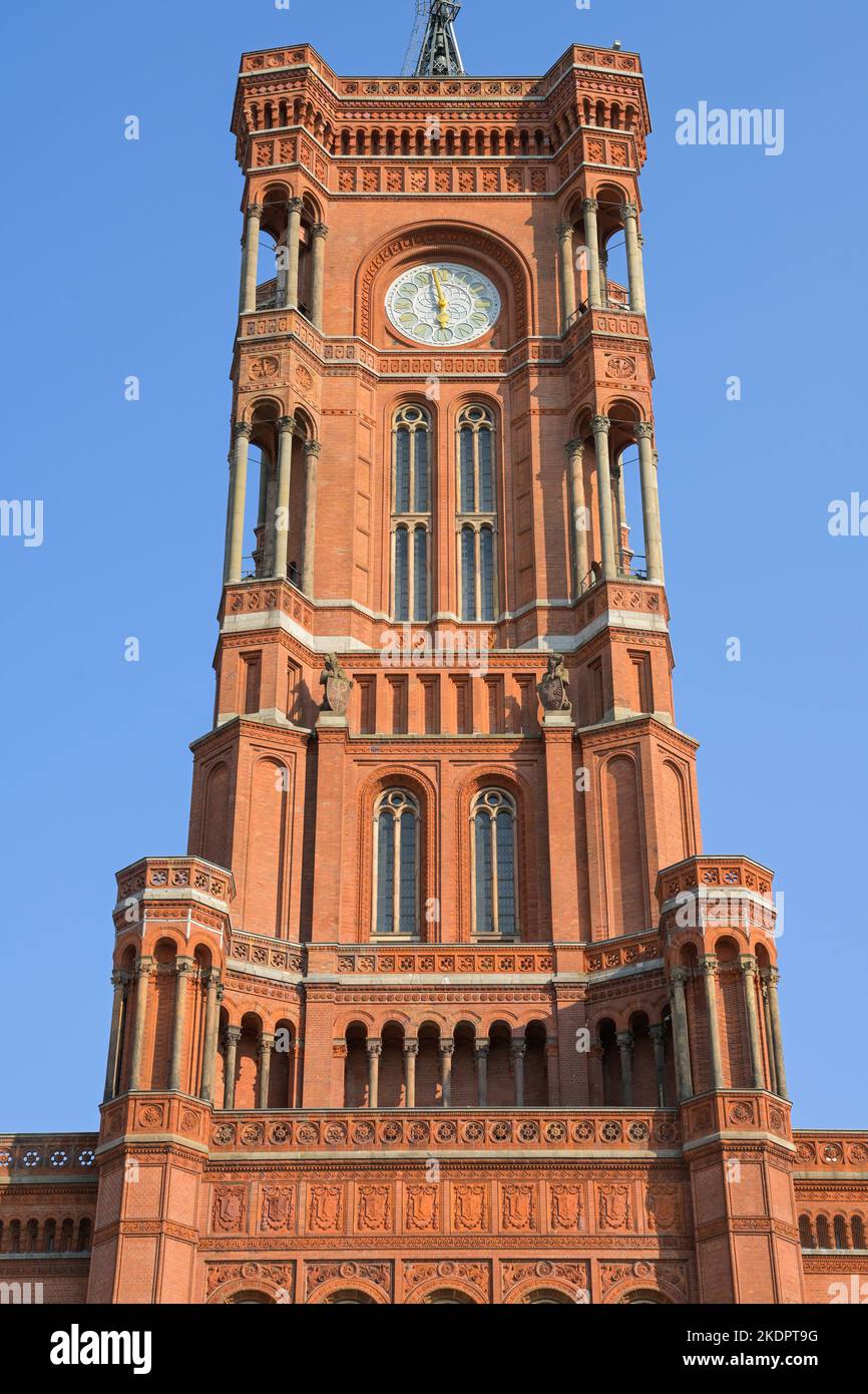 Rote rathaus turm hi-res stock photography and images - Alamy