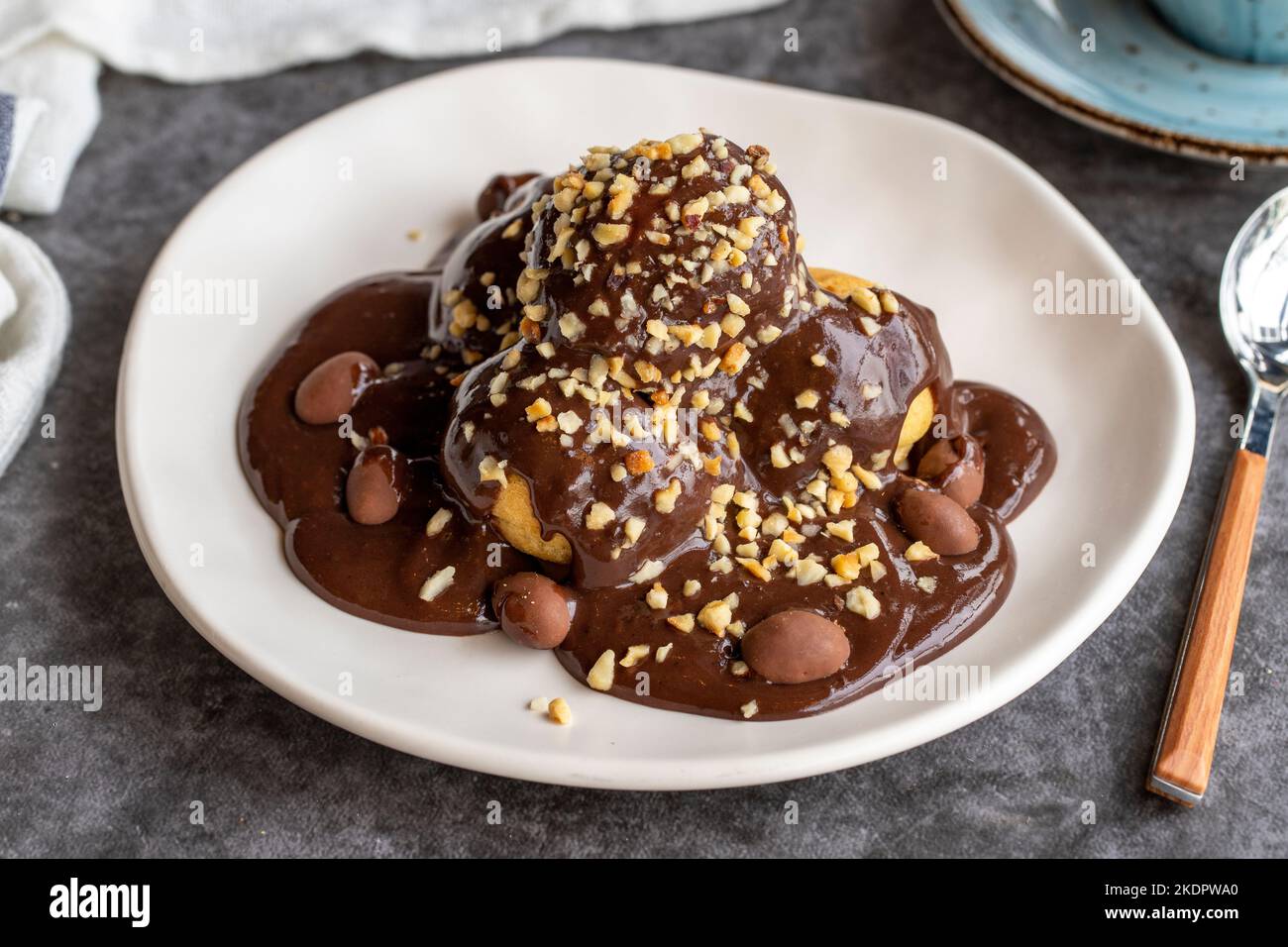 Profiterole dessert on dark background. Traditional french cuisine ...