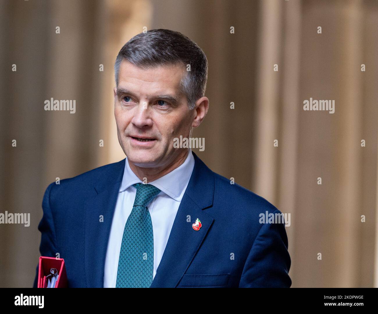 London, UK. 08th Nov, 2022. Mark Harper, Transport Secretary, arrives ...