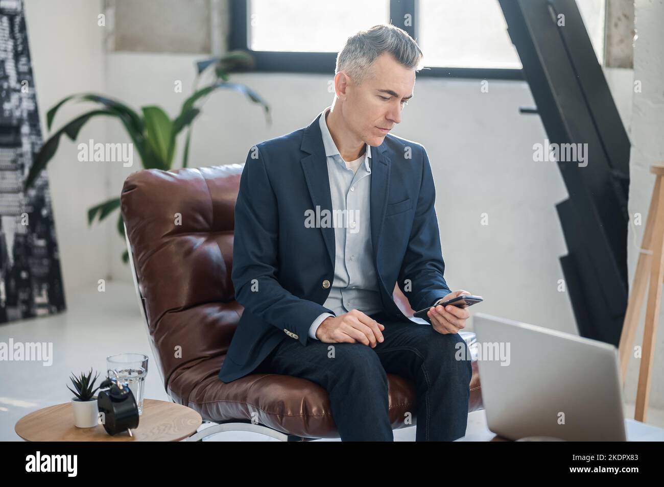 Mid aged businessman in the offie looking confident Stock Photo - Alamy