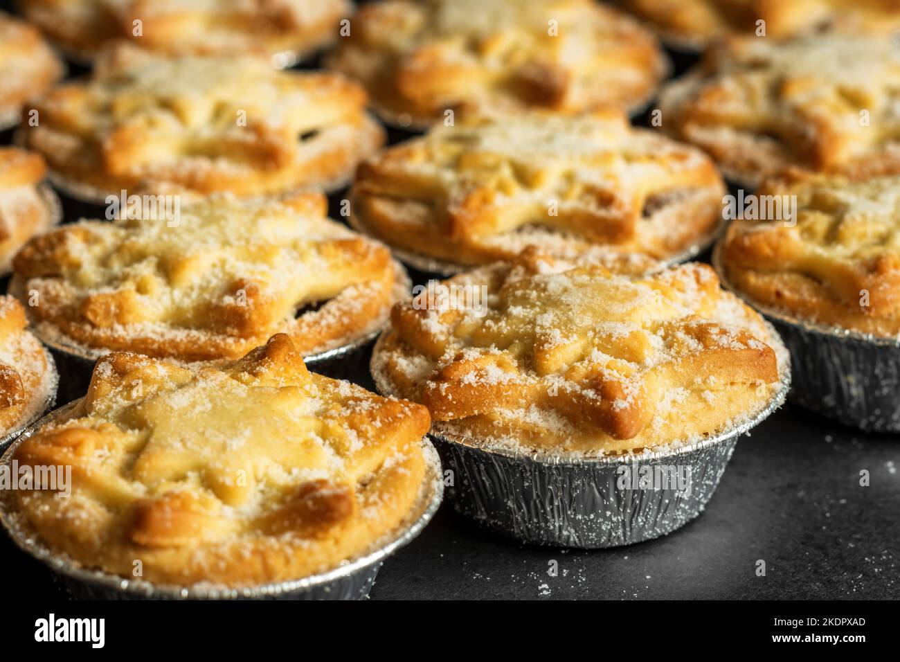 christmas mince pies background closeup Stock Photo - Alamy
