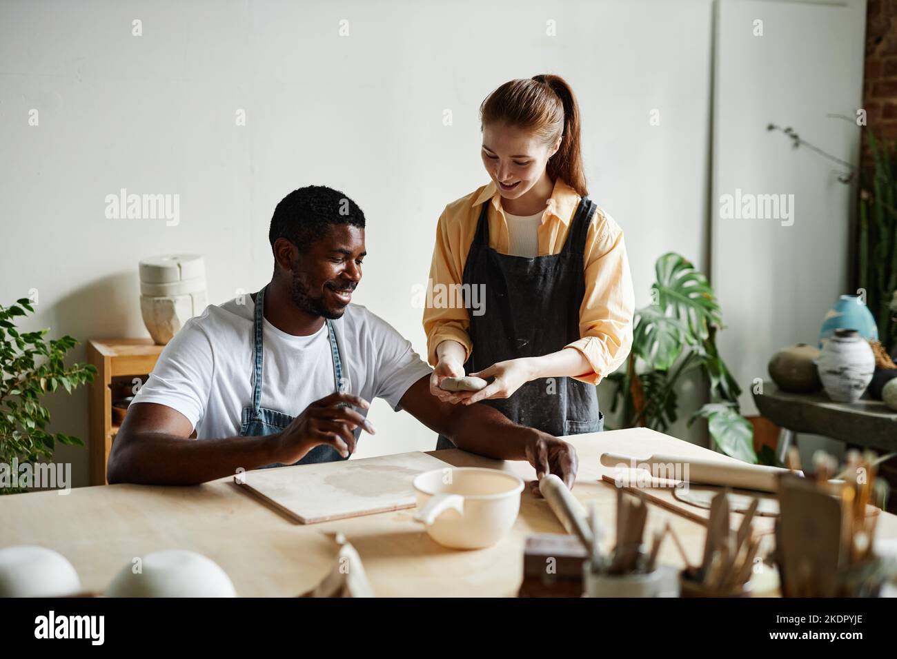 Class teacher woman pottery hi-res stock photography and images - Alamy