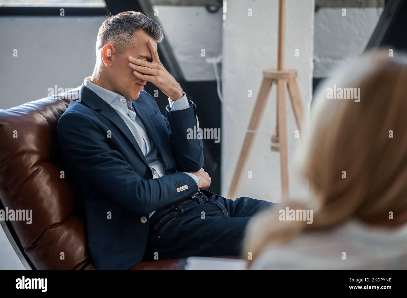 Male female talking support hi-res stock photography and images - Alamy