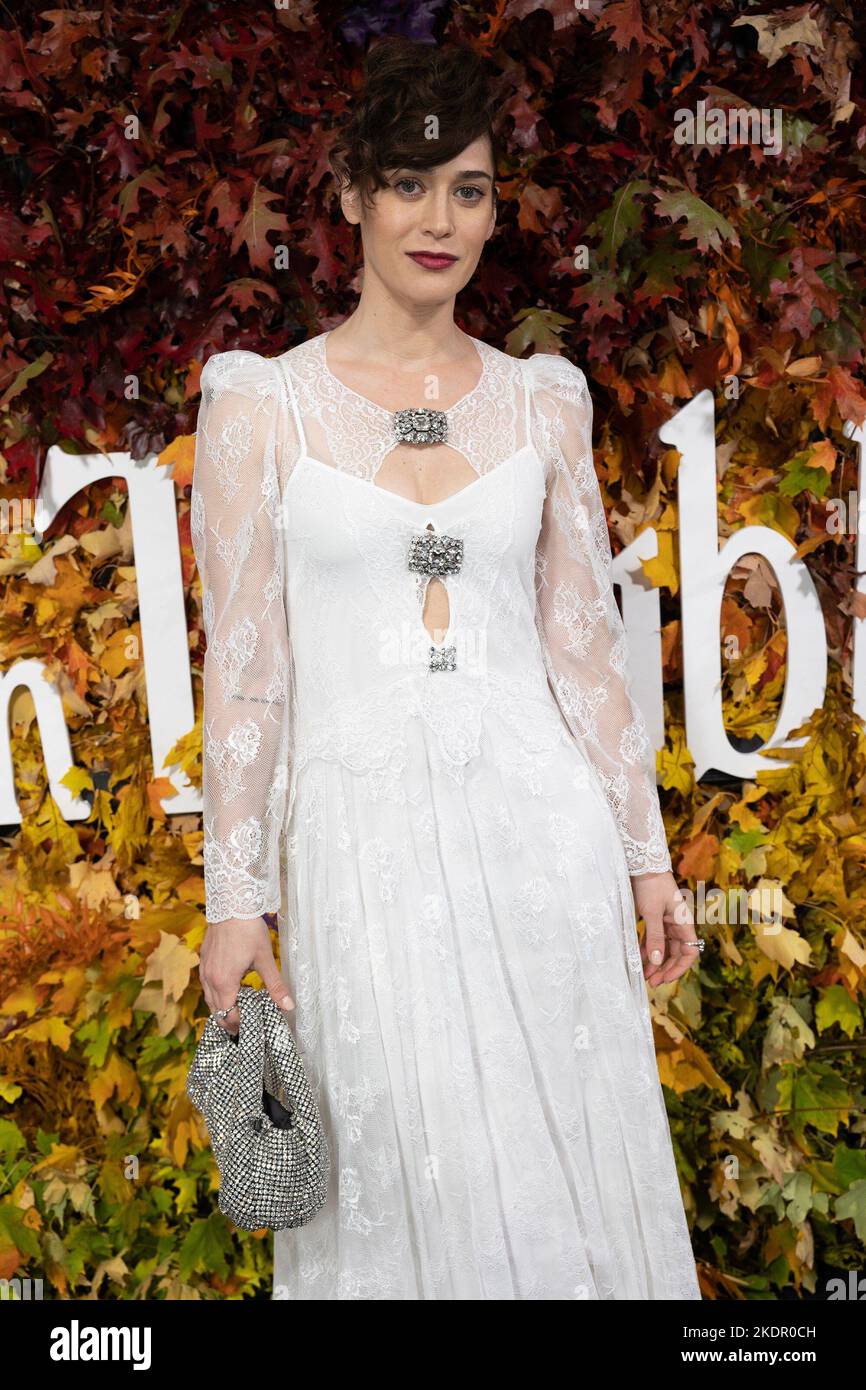 Lizzy caplan fleishman is in trouble hi-res stock photography and ...