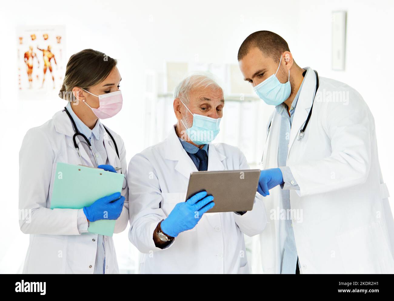 Office working mask meeting hi-res stock photography and images - Alamy