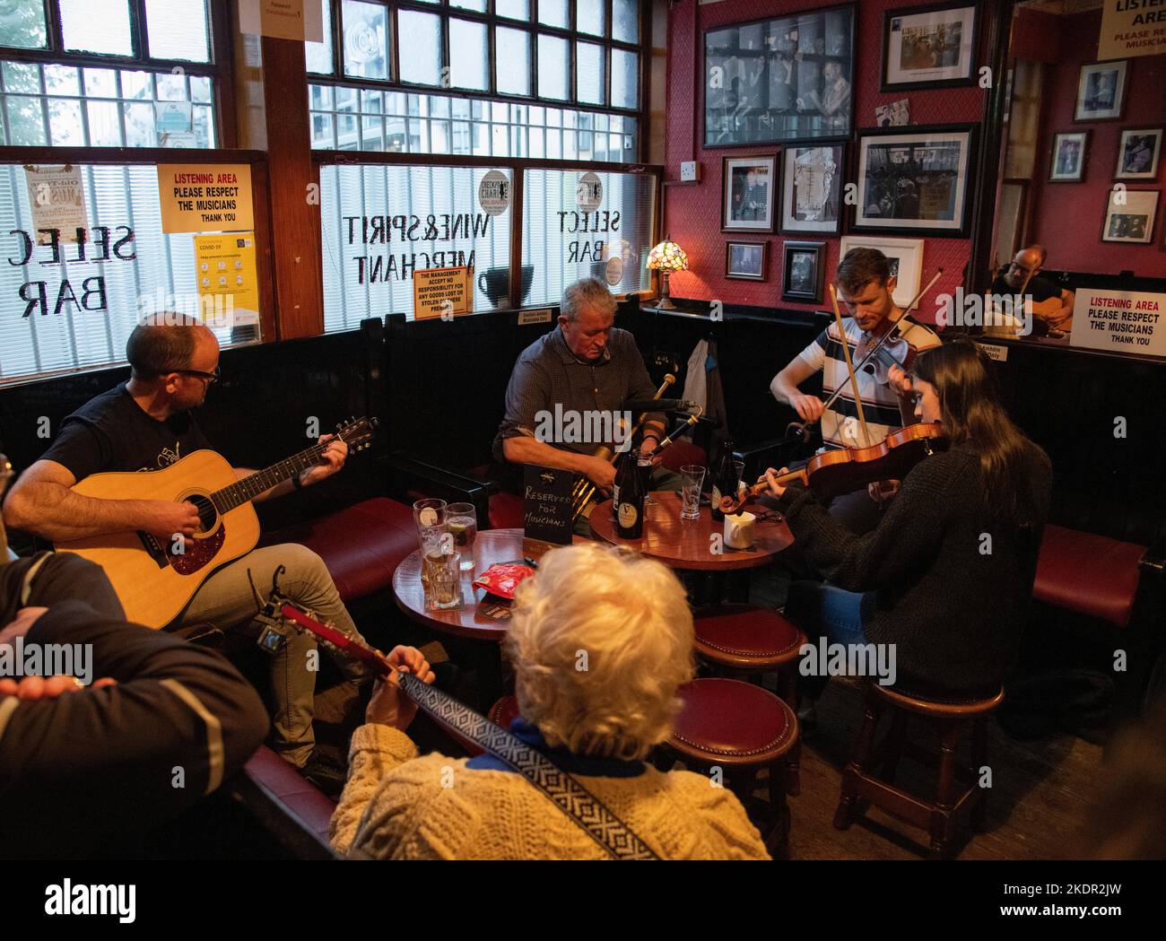 Traditional Music, Cobblestone Bar in Smithfield Dublin Ireland Stock ...