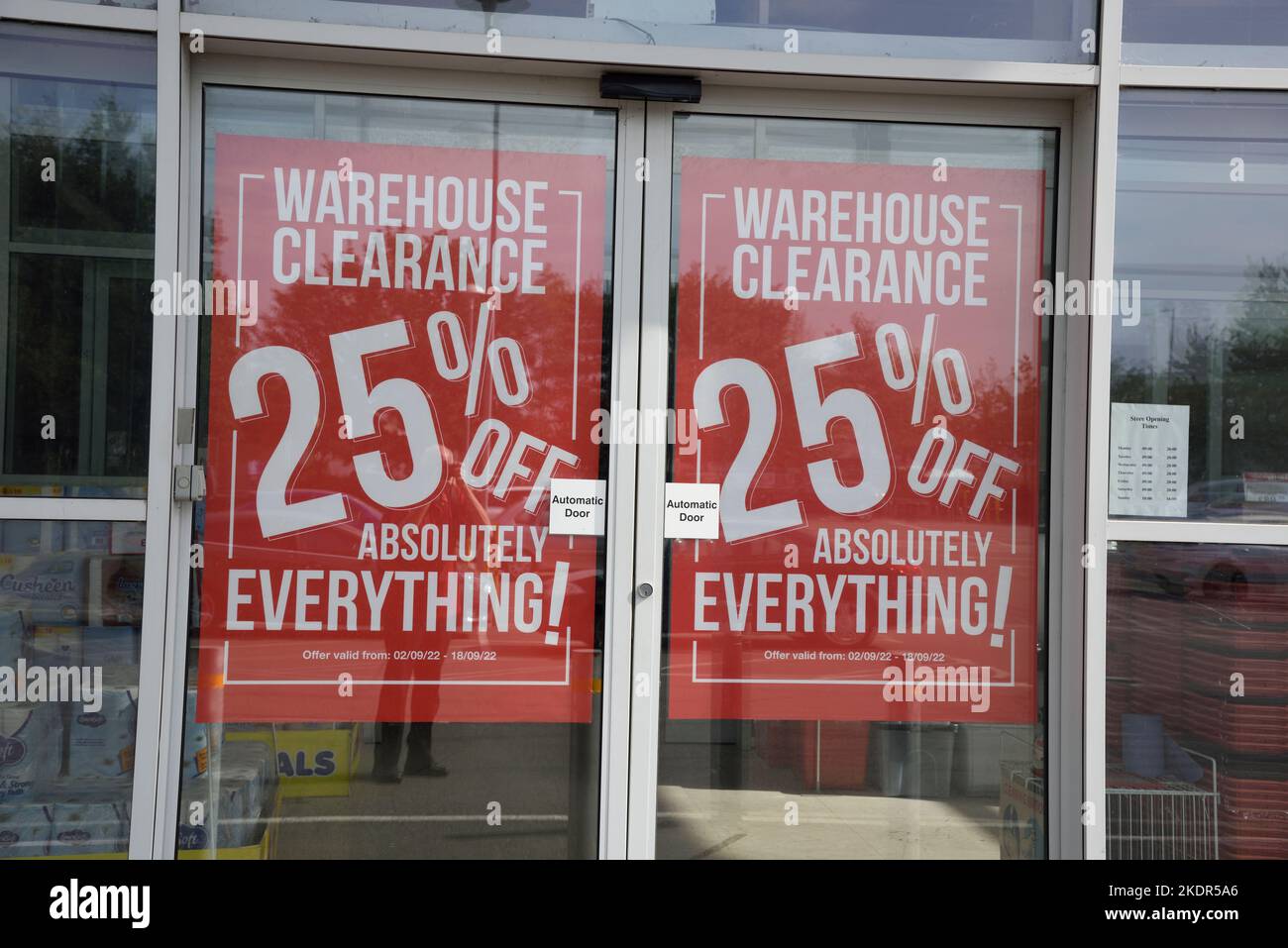 Signs on doors hi-res stock photography and images - Alamy