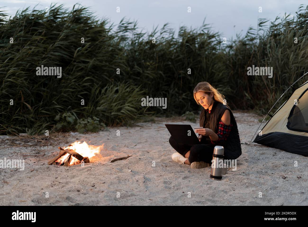 Ecommerce using hi-res stock photography and images - Alamy