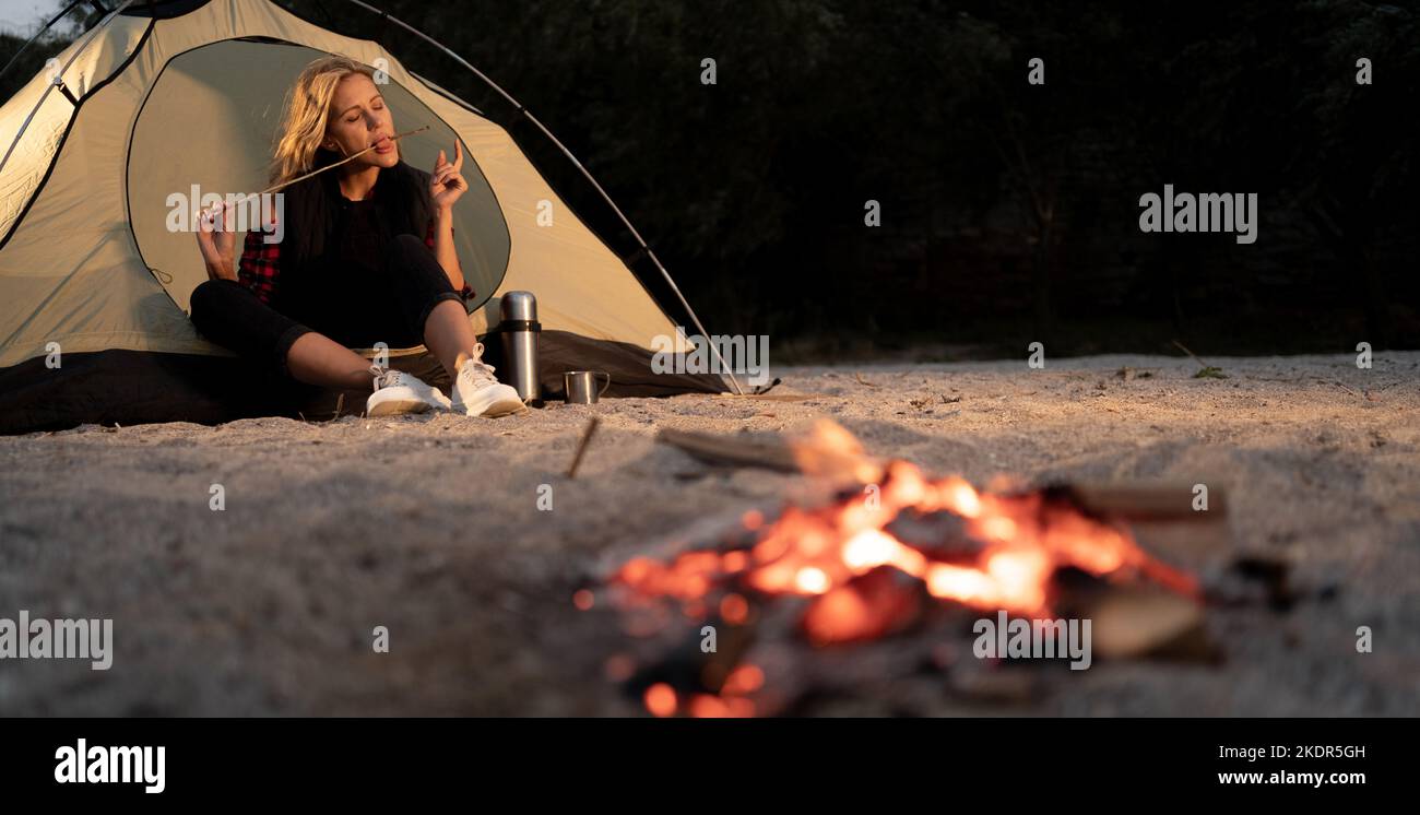 Happy bonfire hi-res stock photography and images - Alamy