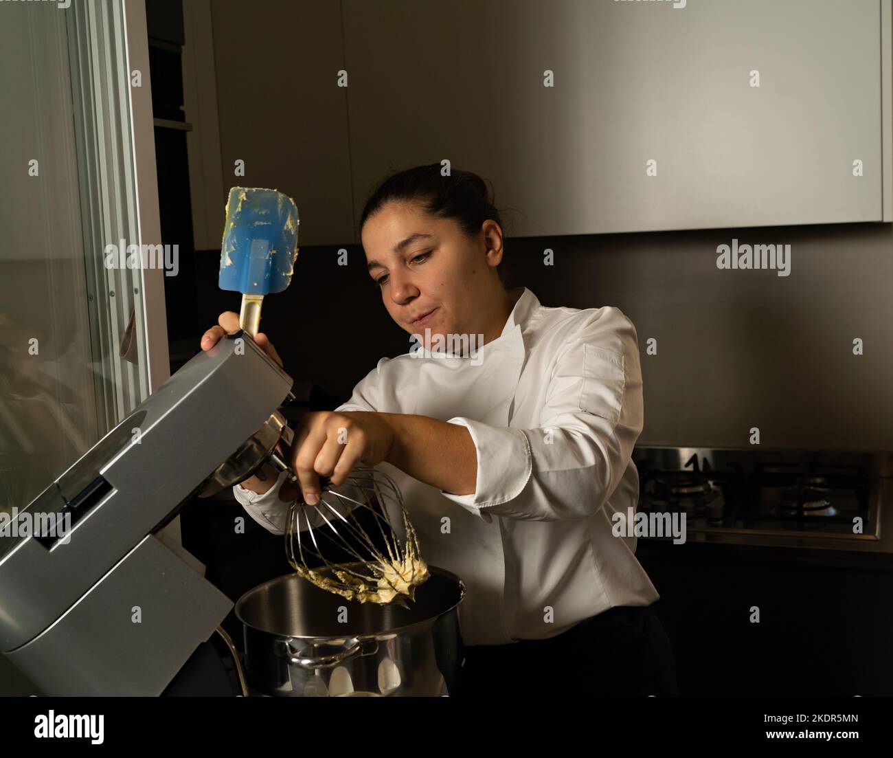 Young woman pastry chef making cookies in her bakery Stock Photo - Alamy