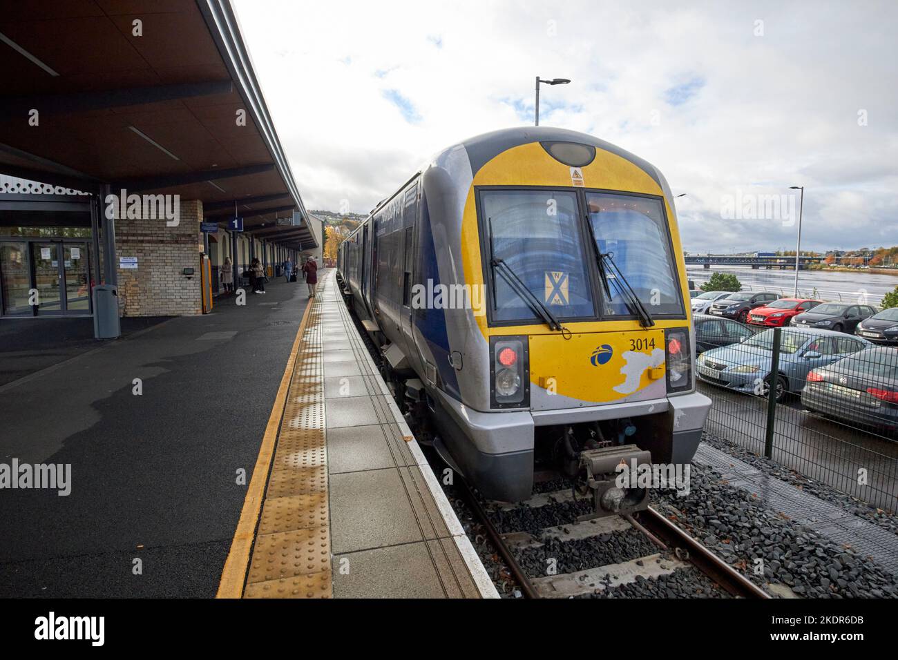 northern ireland railways class 3000 dmu 3014 derry train station north ...
