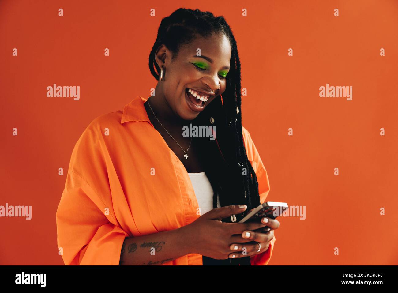 African woman laughing text message hi-res stock photography and images ...
