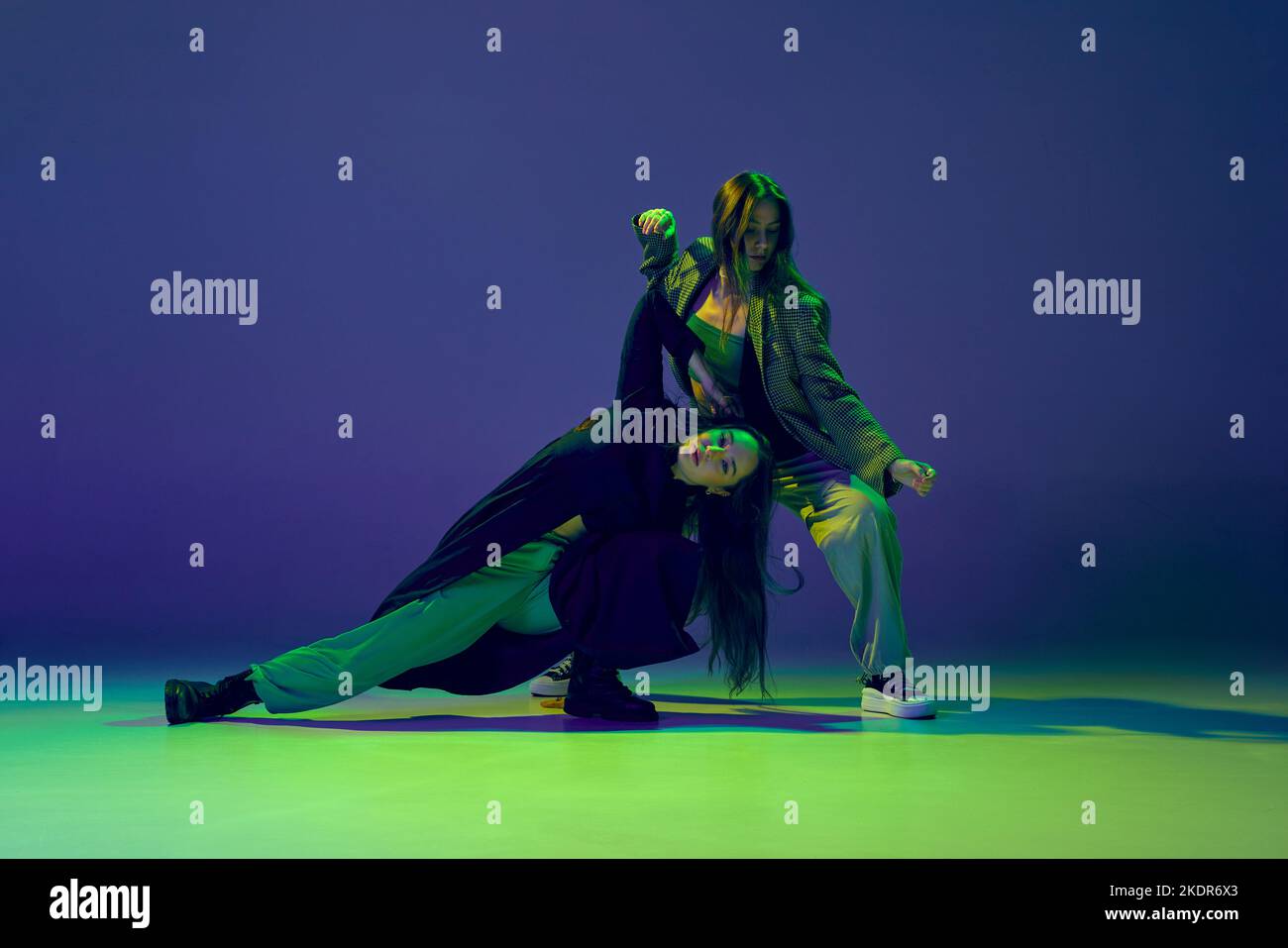 Two dancers, stylish fashionable dance couple dancing contemporary ...