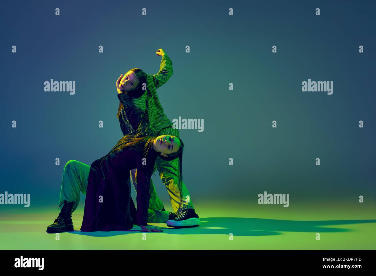 Two dancers, stylish fashionable dance couple dancing contemporary ...