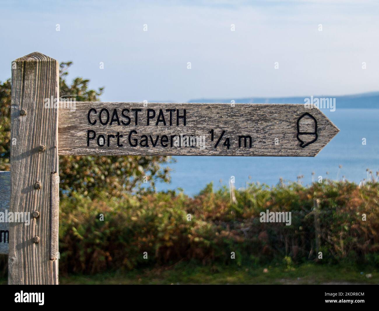 Signpost on the cornish coast path between Port Gaverne and Port Isaac ...