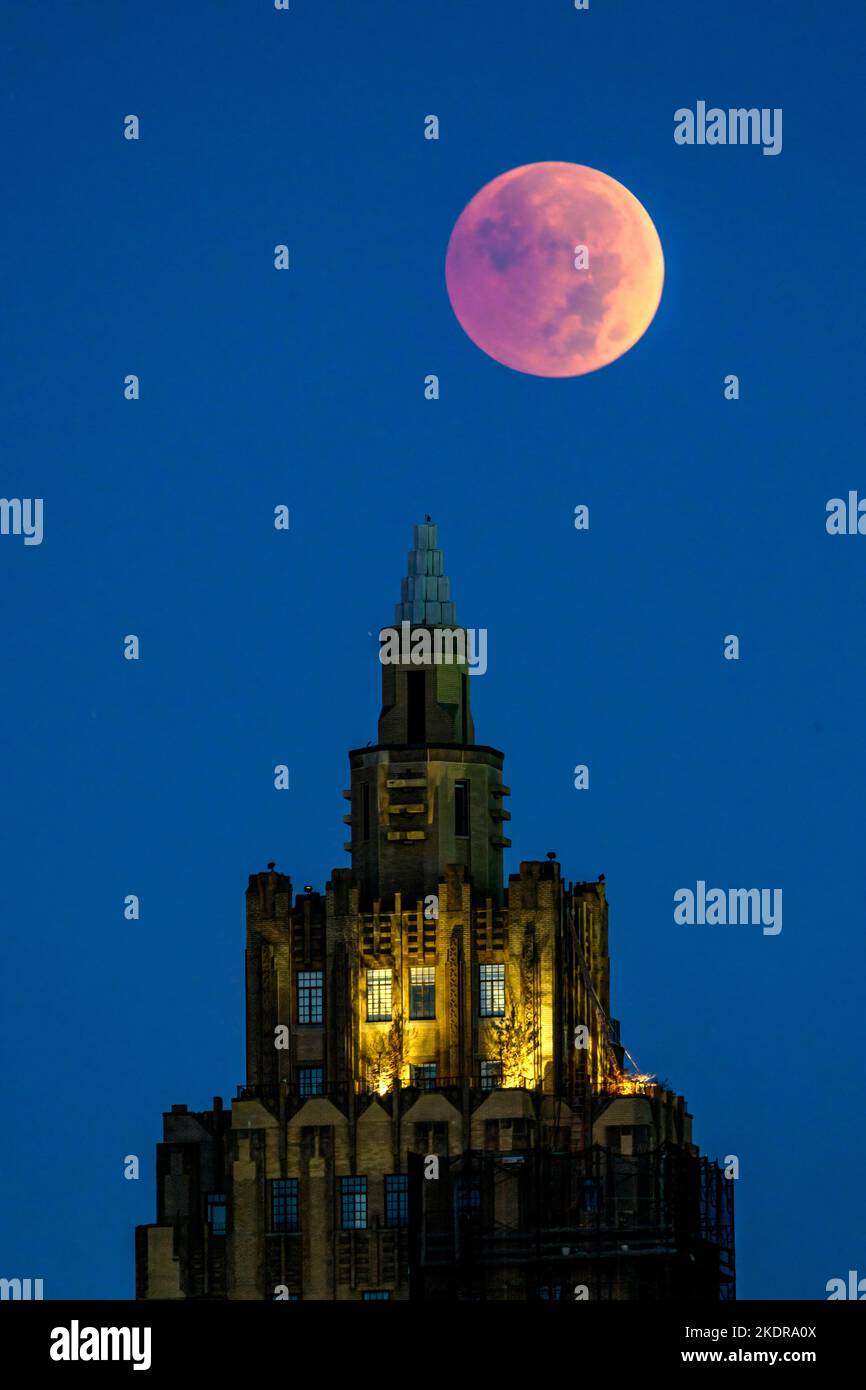 New York, USA. 8th Nov, 2022. A total lunar eclipse is seen over New ...